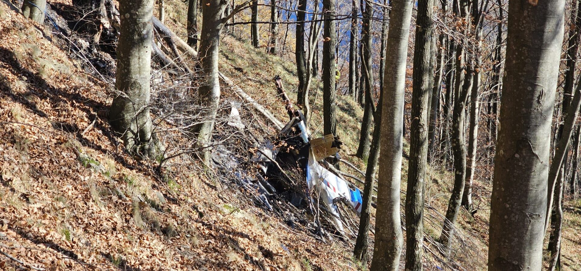 Elicottero cade sull’Alpe della Luna, recuperati i corpi delle vittime ...